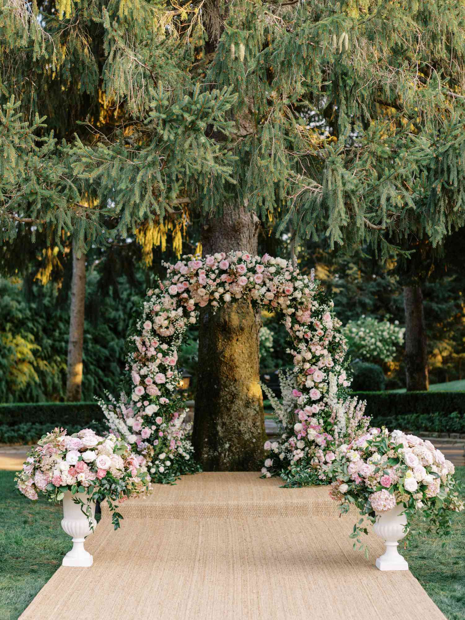 25 Wedding Arch Ideas That'll Make Your Ceremony Unforgettable
