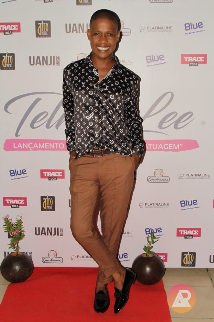 Telma Lee emociona-se ao contar sua história e chora: "Fui ao Angola ...