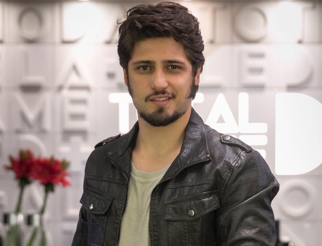 Daniel Rocha fala sobre o seu personagem em "Totalmente Demais ...