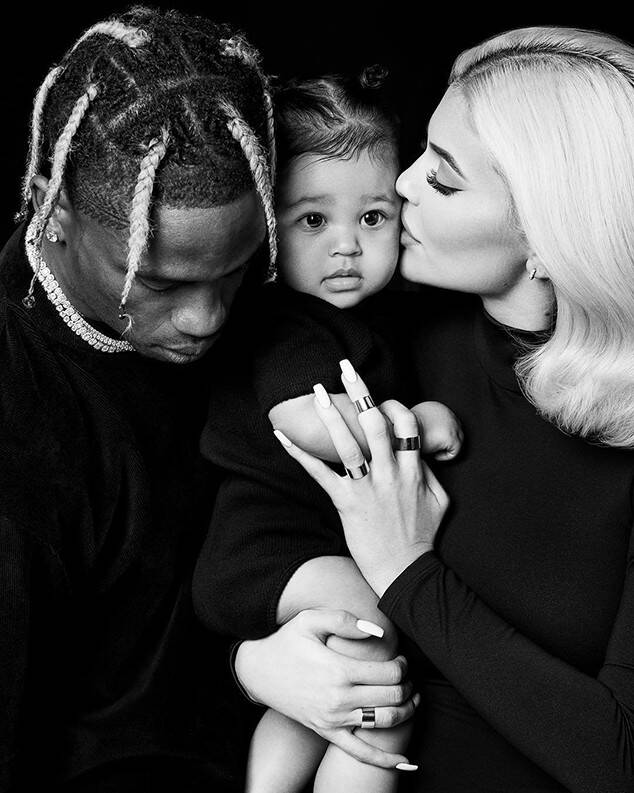 Kylie Jenner e Travis Scott estão a educar a filha de dois anos a ser ...