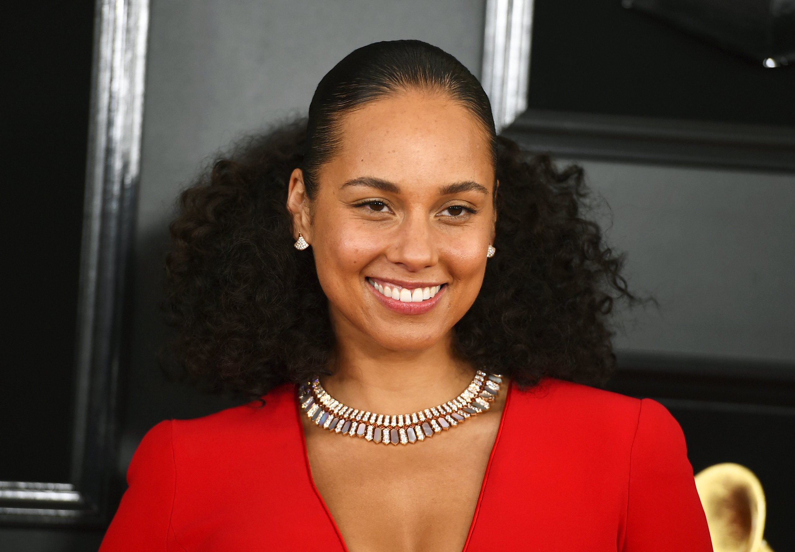 Após 20 anos de parceria, Alícia Keys "rompe" com a Sony Music - AngoRussia