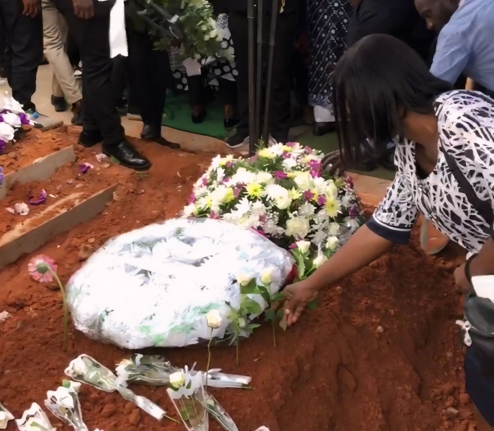 Restos mortais de Ismael Mateus repousam no cemitério de Santa Ana ...