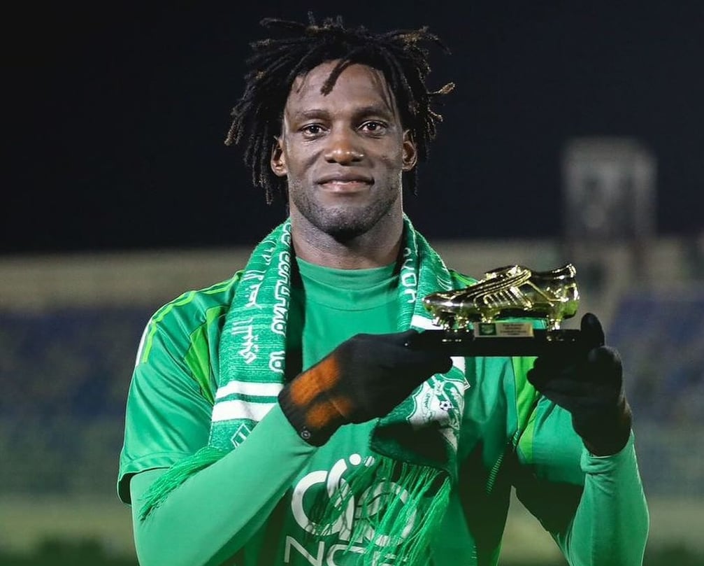 Ary Papel galardoado com mais uma 'Bota de Ouro': -"Continuo aqui firme ...