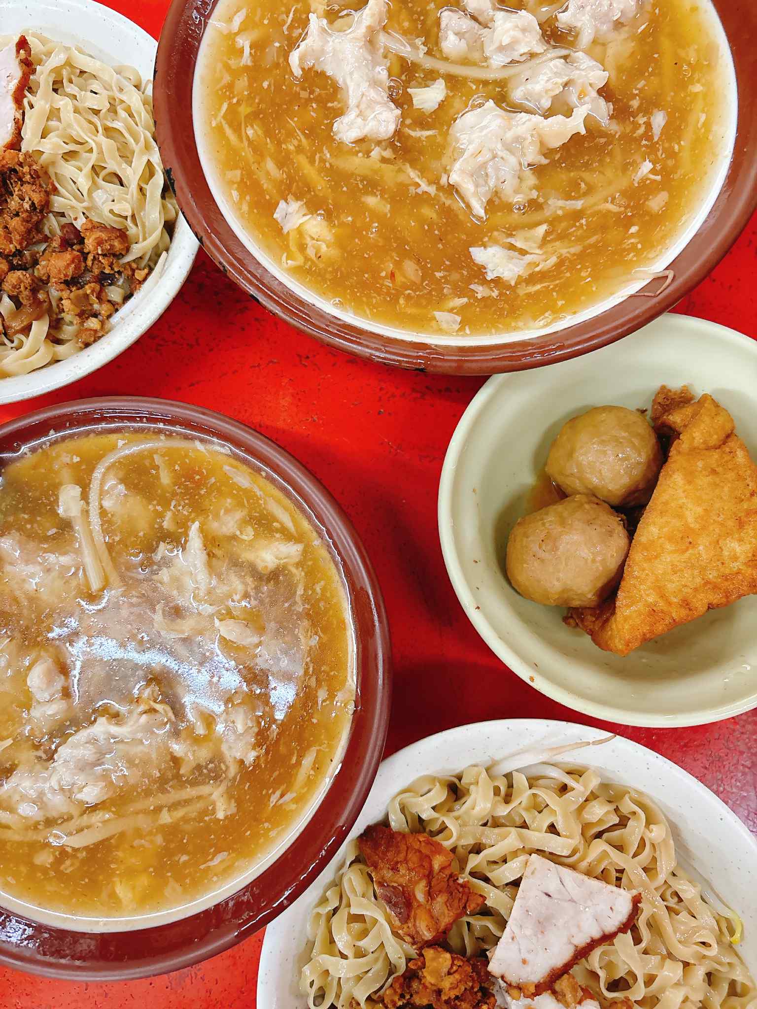 高雄三民｜天長地久吃這碗！阿萬意麵成就老派浪漫的最佳場景 - 輕旅行