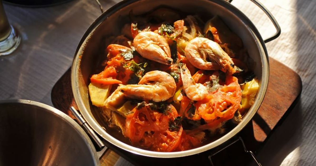 Cook a delicious seafood Cataplana, the emblematic dish of the Algarve ...