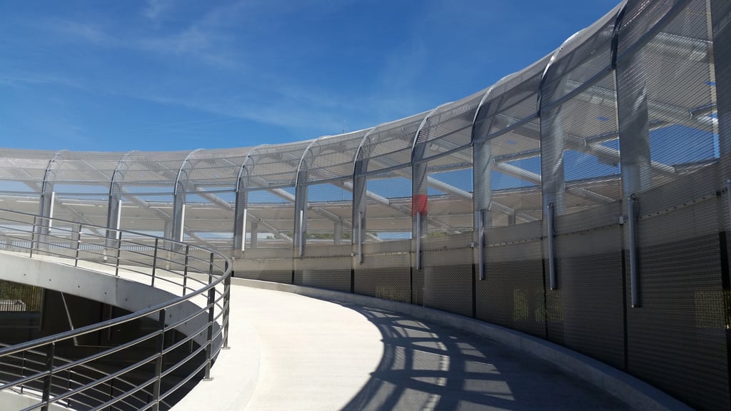 Solar protection façade, fall guard protection: Aluminum fabric