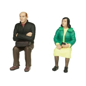 16-704 Scenecraft 16mm Figures Sitting Man and Woman