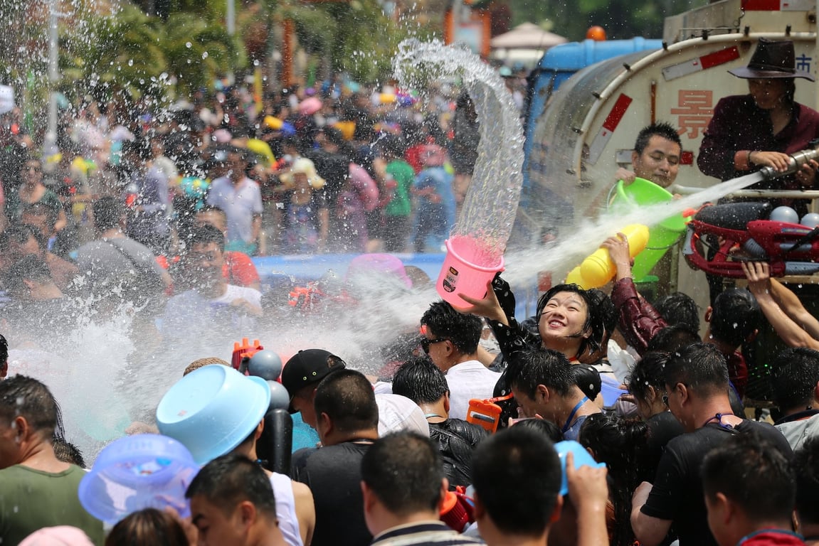 Women Harassed at Yunnan Dai Ethnic Group’s Water-Sprinkling Festival