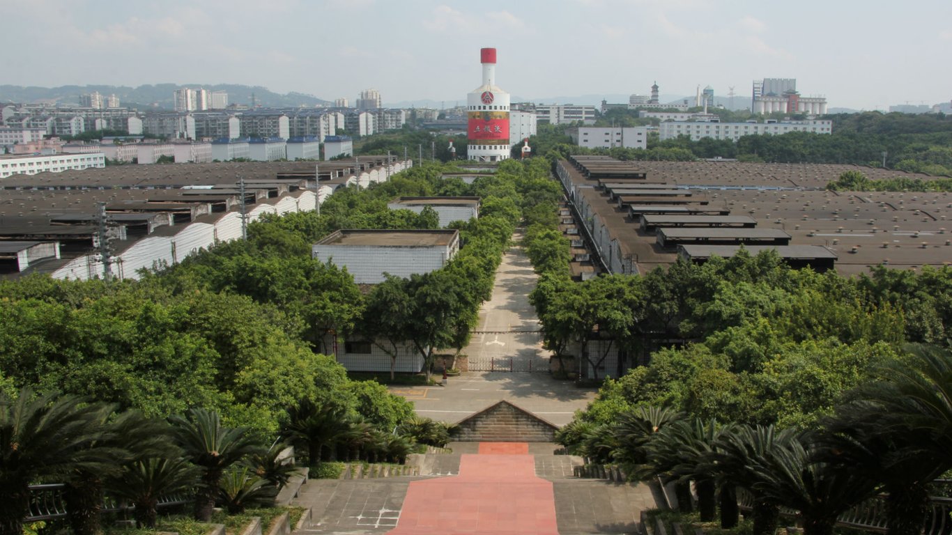 Firewater Shots and Moutai Worship: A Baijiu Pilgrimage to China's "Li