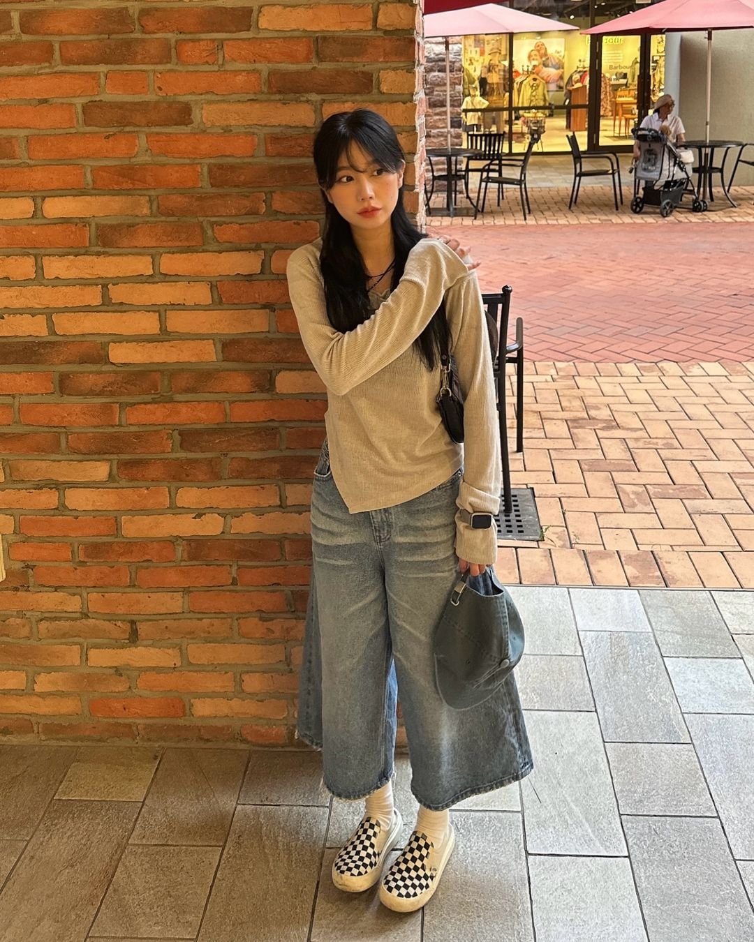 @h._.vely님의 이지캐주얼 스타일 | 크리에이터 룩북은 온더룩