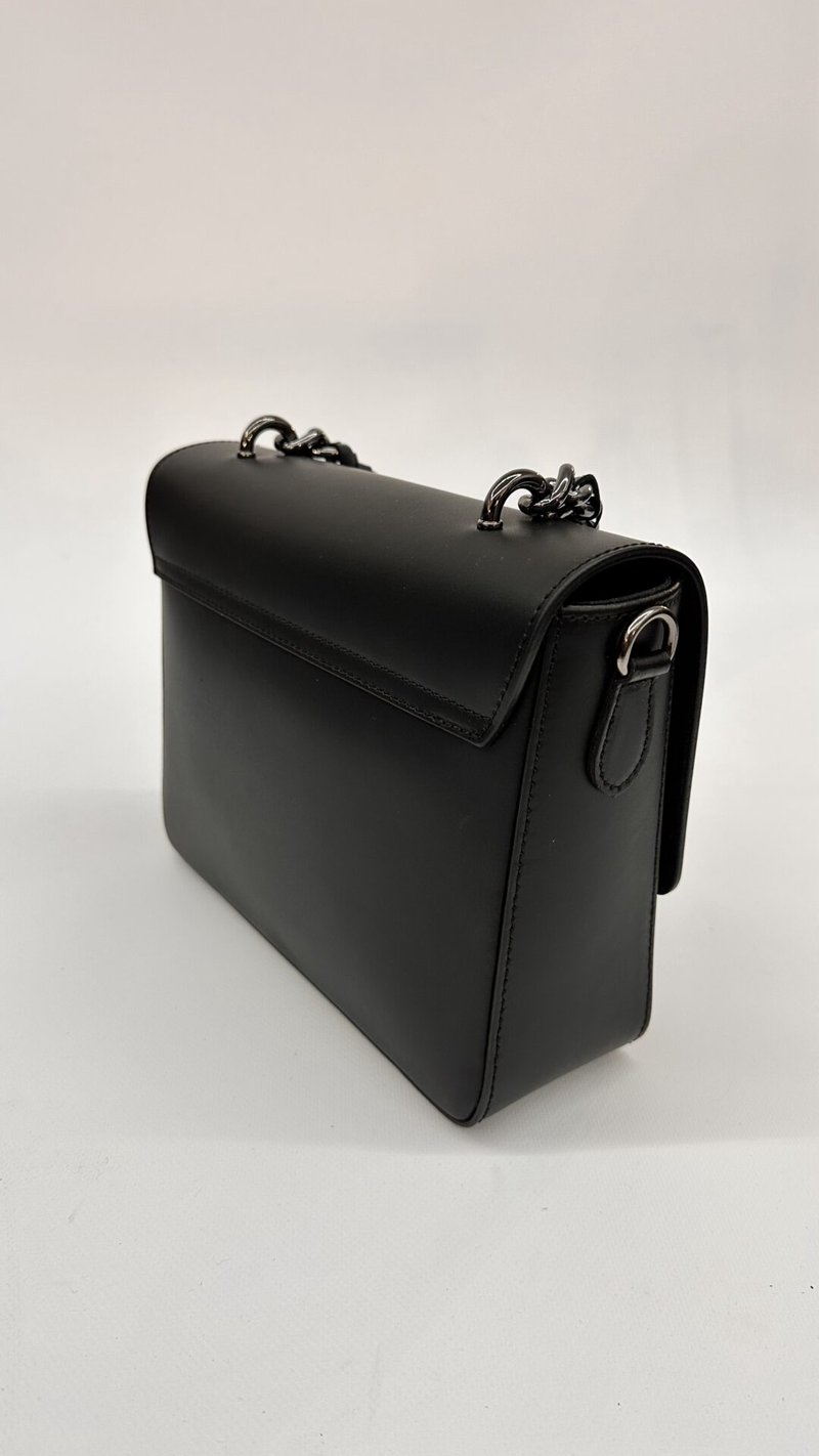 BORSETTA CLASSICA NERA CON CATENA - Olivia's Closet