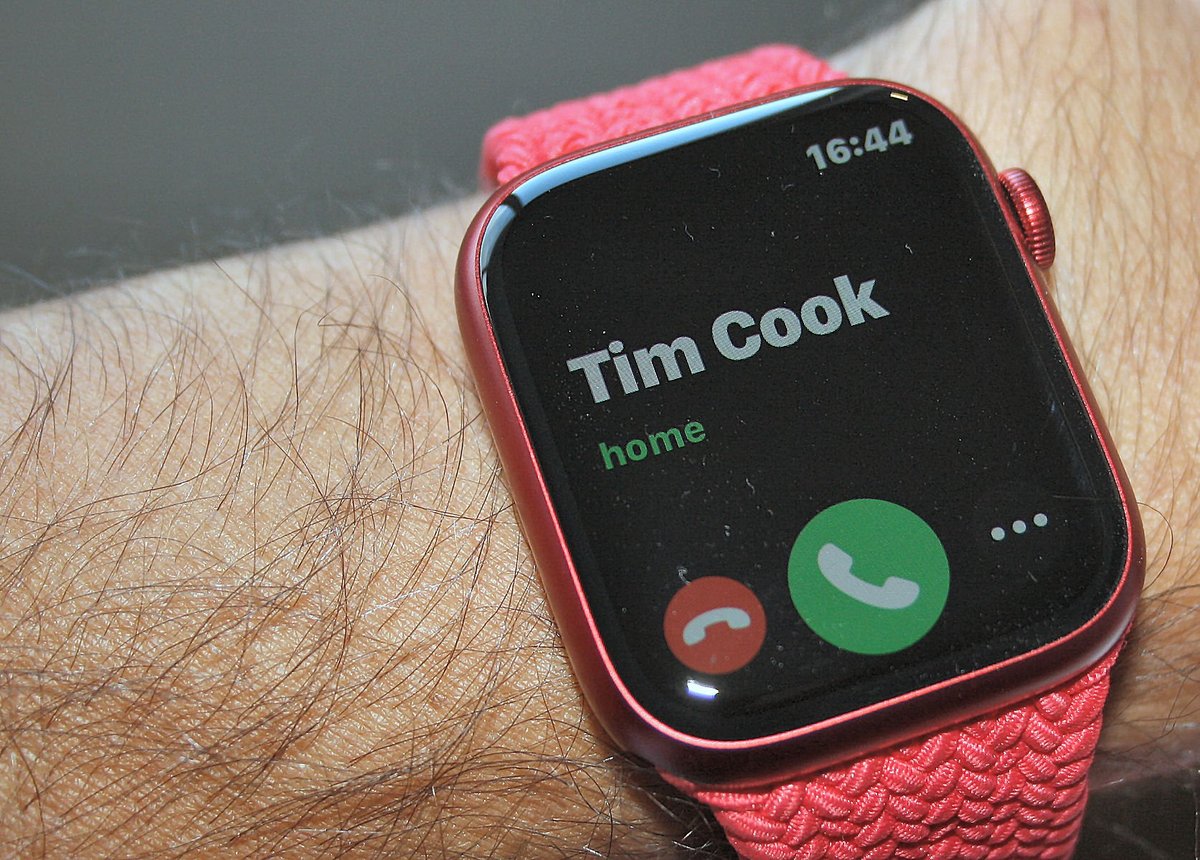 Best Cycling Watch [2026]: Apple Watch vs Garmin Compared