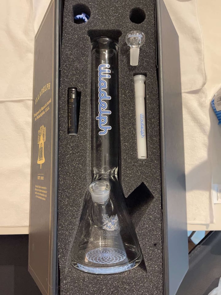 Brand New 15in Mini Illadelph Beaker | GlassPass