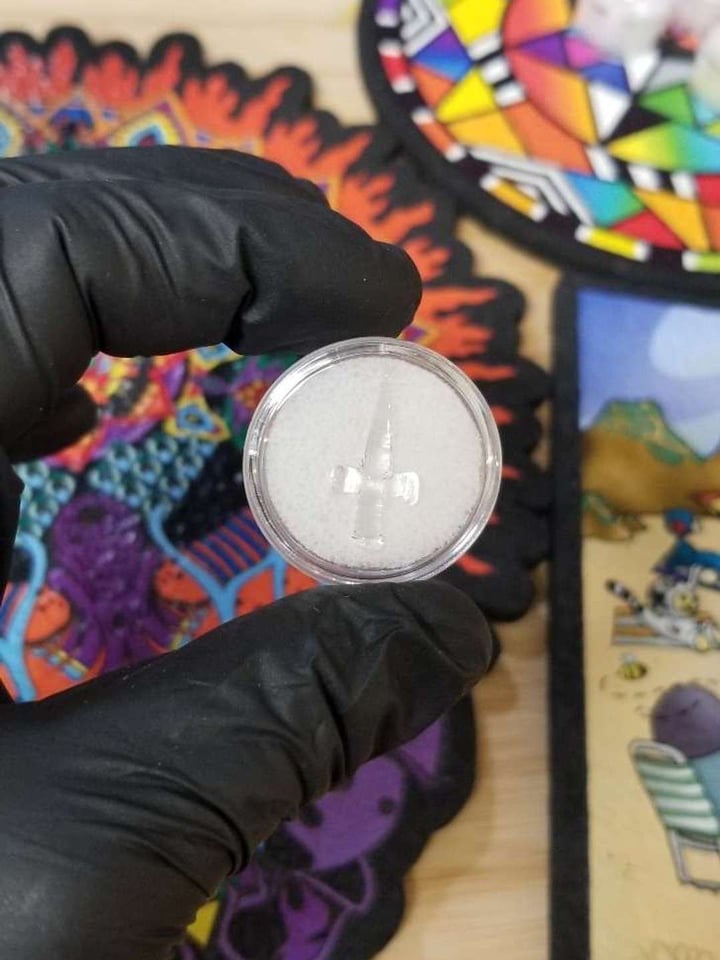 2023 Jebb 'Electric Flamingo' U.V. Dagger | GlassPass