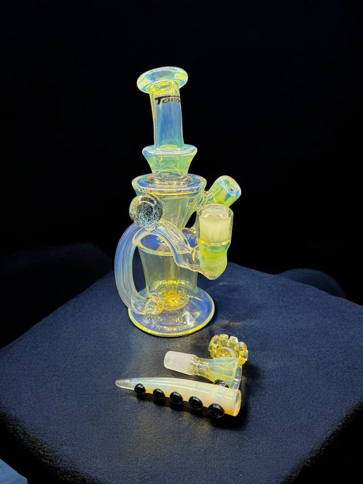 7.5” Color-Changing Art Glass... | Shop Beakers on GlassPass