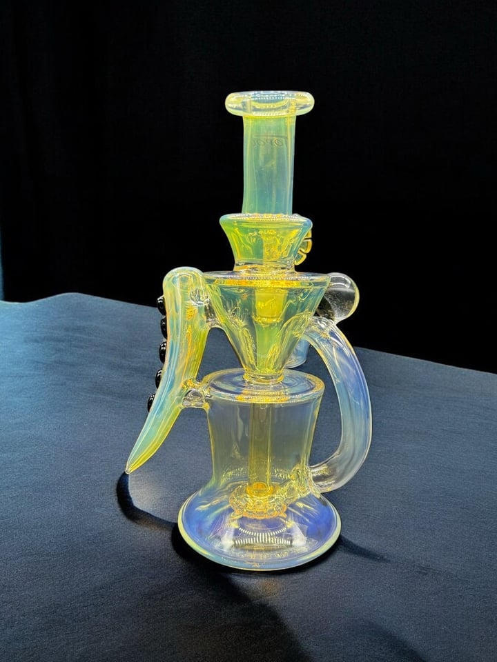 7.5” Color-Changing Art Glass... | Shop Beakers on GlassPass