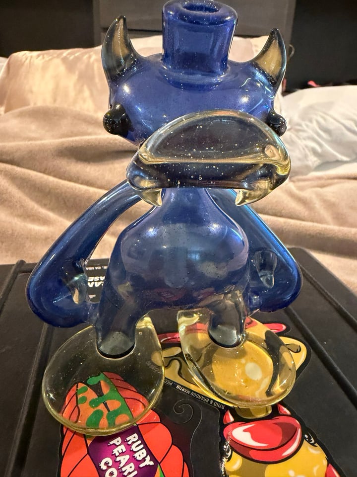 Stand up devil duck / UV reactive | Shop Ryno on GlassPass