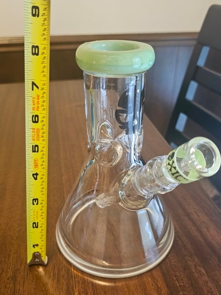 TOXIC 8" Beaker 9mm (Green) | Shop Beakers on GlassPass