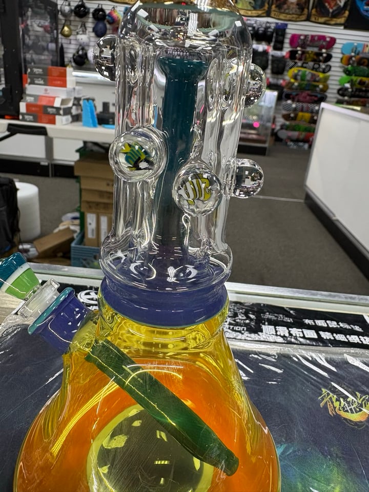 Hurley Aquarium rig | Shop Heady Rigs on GlassPass