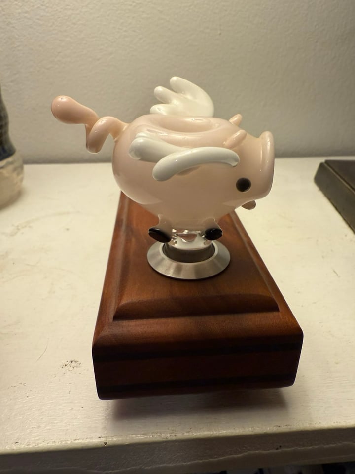 Ryno Glass 18mm Flying Pig Side | Shop Ryno on GlassPass