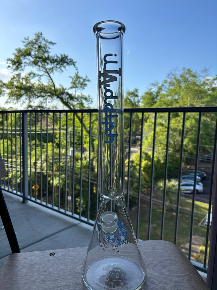 LA Illadelph 2nd Medium Beaker | Shop Illadelph on GlassPass