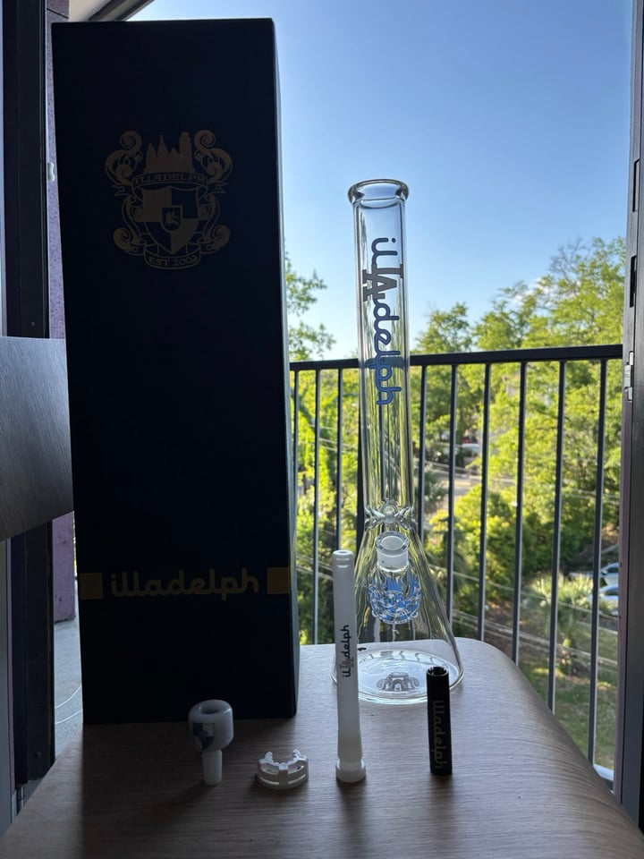 LA Illadelph 2nd Medium Beaker | Shop Illadelph on GlassPass