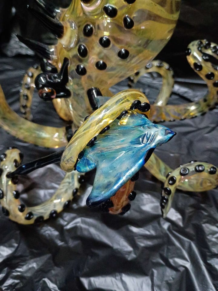 Areharts glass Octopus... | Shop Areharts Glass on GlassPass