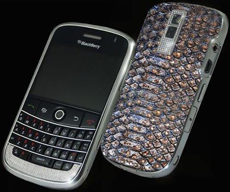The Blackberry Royal Blue Edition lures with diamonds and sapphires ...