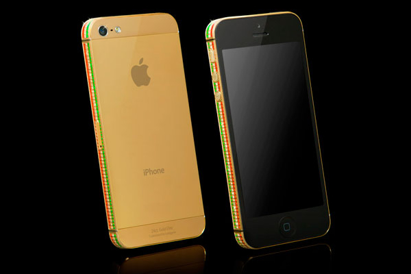 iPhone 5 is bejeweled to represent the colors of the Italian flag ...