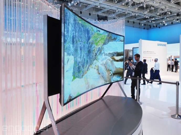 Samsung’s bendable 105-inch UHD TV can transform from flat to curved ...