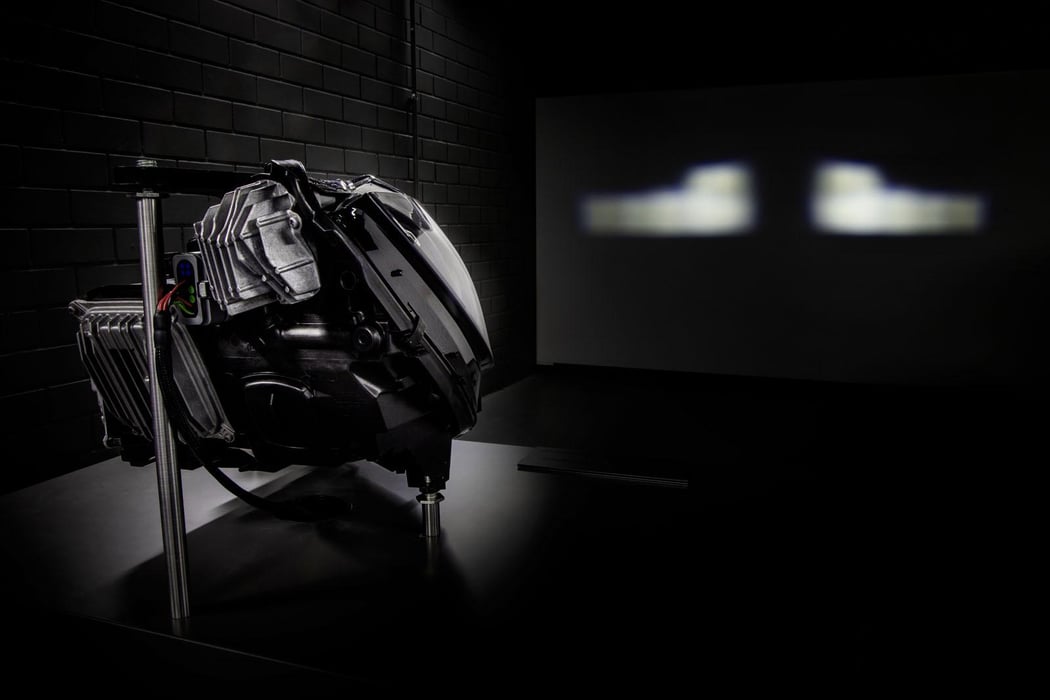 Mercedes-Benz new Multibeam LED headlight packs in a whopping 84 LEDs ...