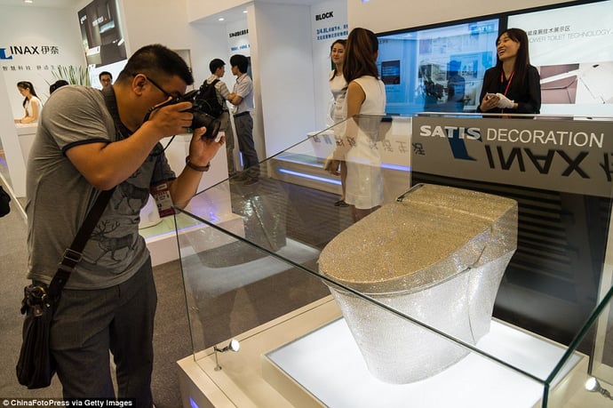 Check out the world’s most dazzling toilet that is decked out in 72,000 ...