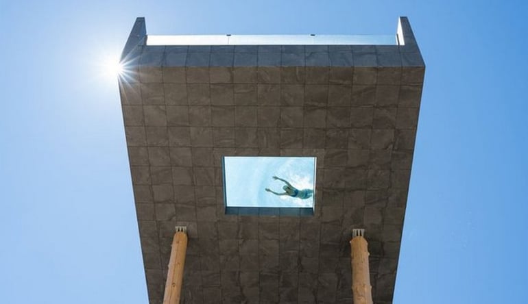 40 feet in the air and glass bottomed - This is the worlds scariest ...