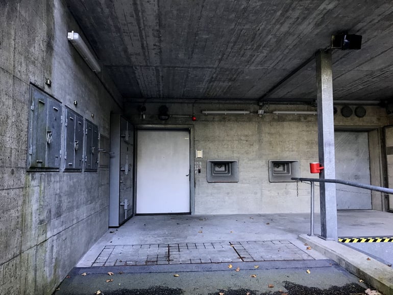 Take a look inside an ultra-secure military bunker in the Alps that ...