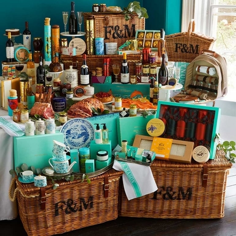 5 extravagant Christmas Hampers for the rich and fabulous - Luxurylaunches