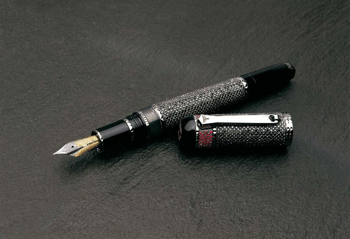 Take a look at the worlds most expensive pen - It costs $8 million and ...