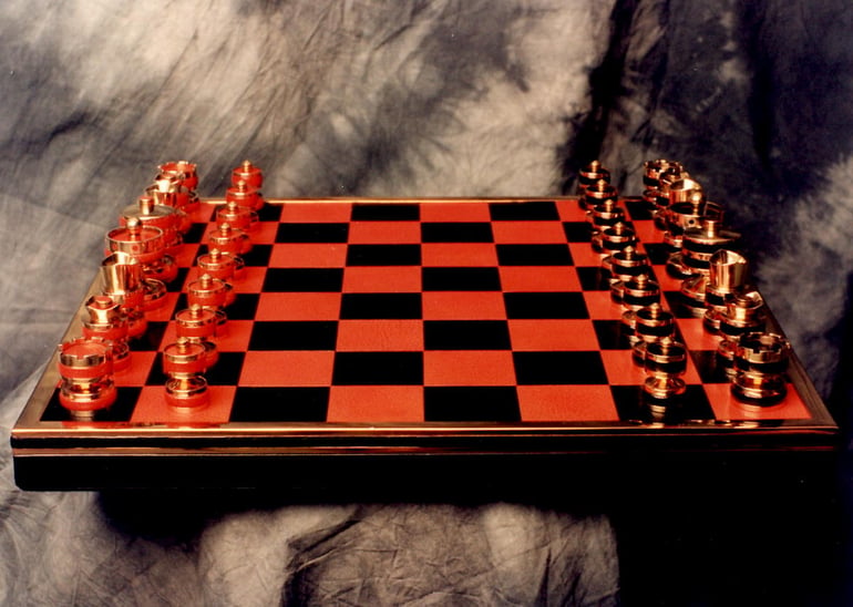 Limited Edition Queen’s Silver Jubilee Chess Set flaunts its ...