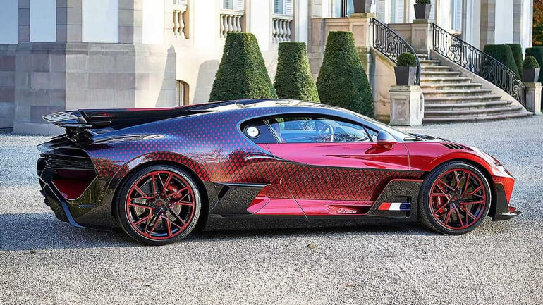 A true masterpiece - This custom Bugatti Divo's special paintwork is so ...