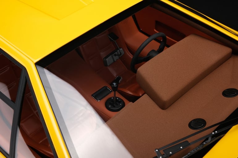 These intricately detailed 1:8 scale models of the Lamborghini Countach ...