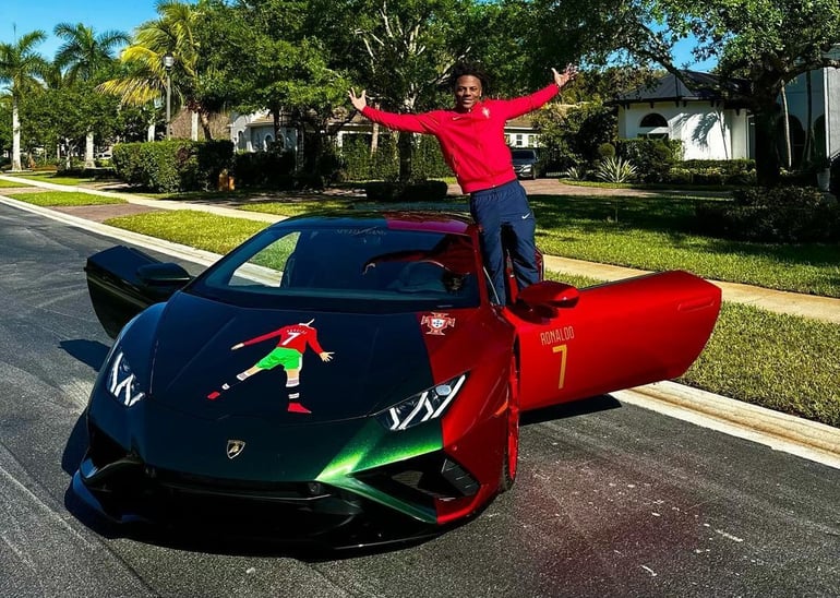 A 19-year-old influencer jumps over his new $300,000 Lamborghini ...