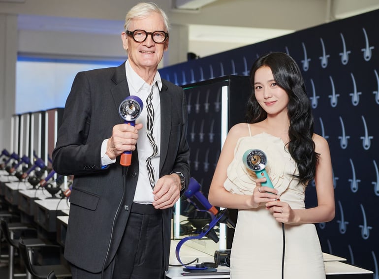 Vacuum cleaner billionaire, James Dyson’s 95-year-old Nahlin Yacht, is ...