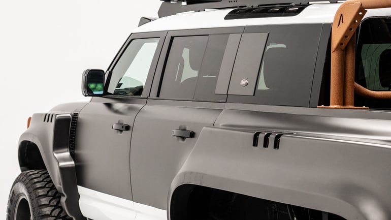 Apocalypse Manufacturing has built the world’s first 6x6 Land Rover ...