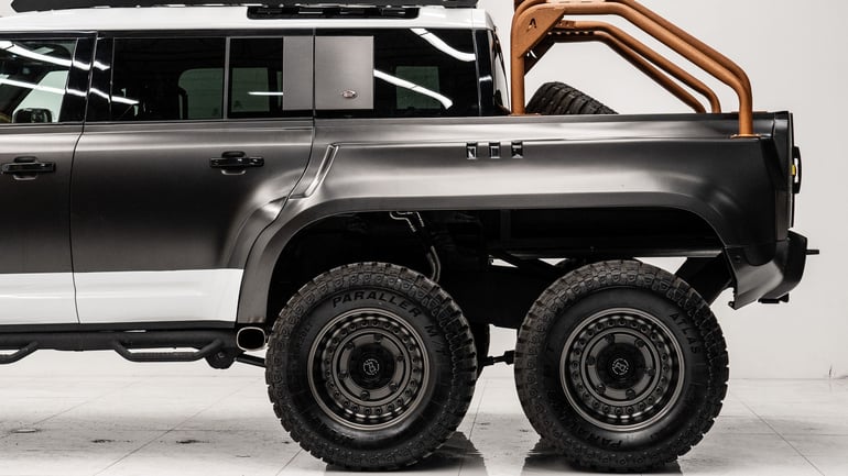 Apocalypse Manufacturing has built the world’s first 6x6 Land Rover ...