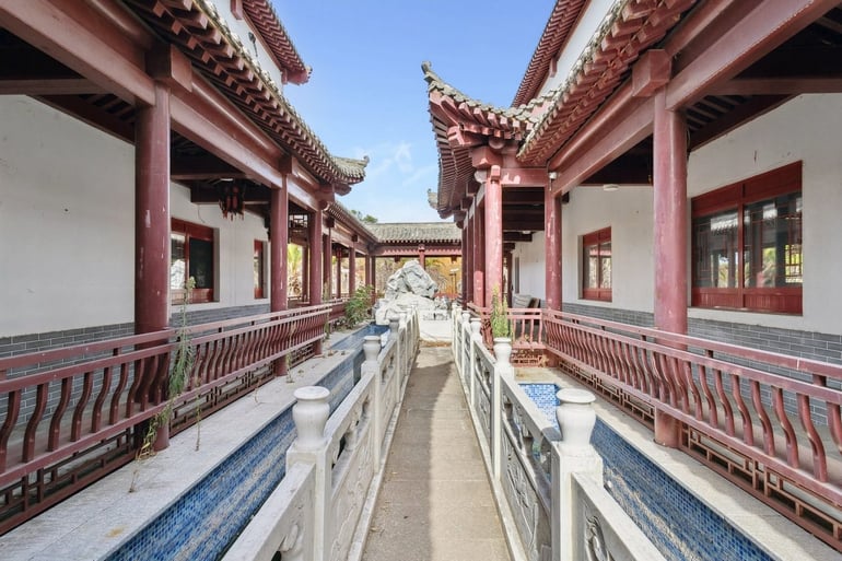 Inspite of every square inch designed as per Feng Shui, an unfortunate ...