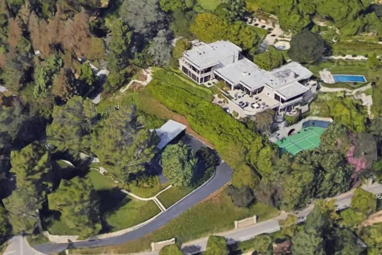 Walmart heiress Nancy Walton Laurie, whose $300 million superyacht was ...