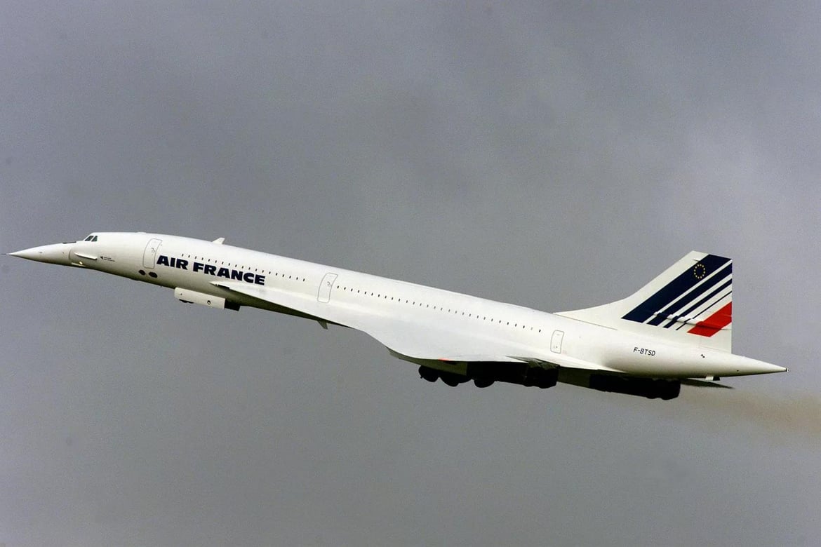 Thousands of flight enthusiasts excitedly tracked a Concorde flying ...
