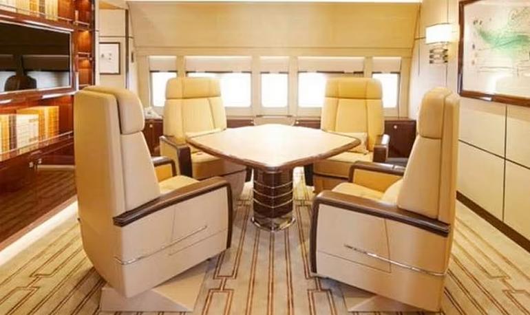 Take a look inside the ultra-luxurious $400 million Boeing 747 private ...