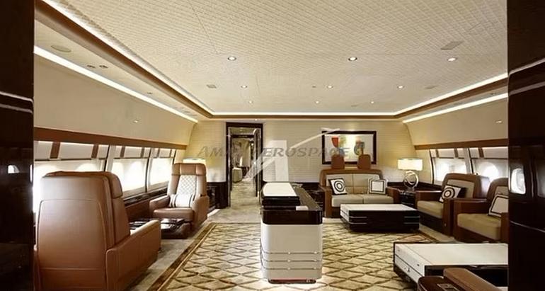 Take a look inside the ultra-luxurious $400 million Boeing 747 private ...