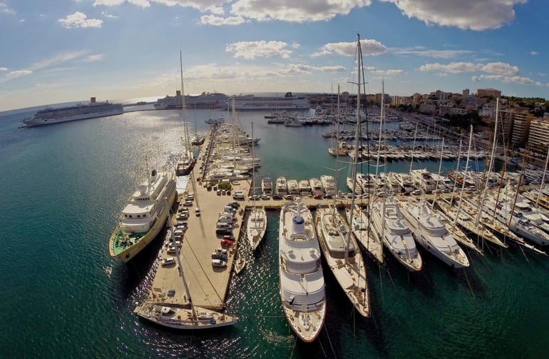 Jeff Bezos' $500 million Koru sailing yacht with its three 230‑foot ...