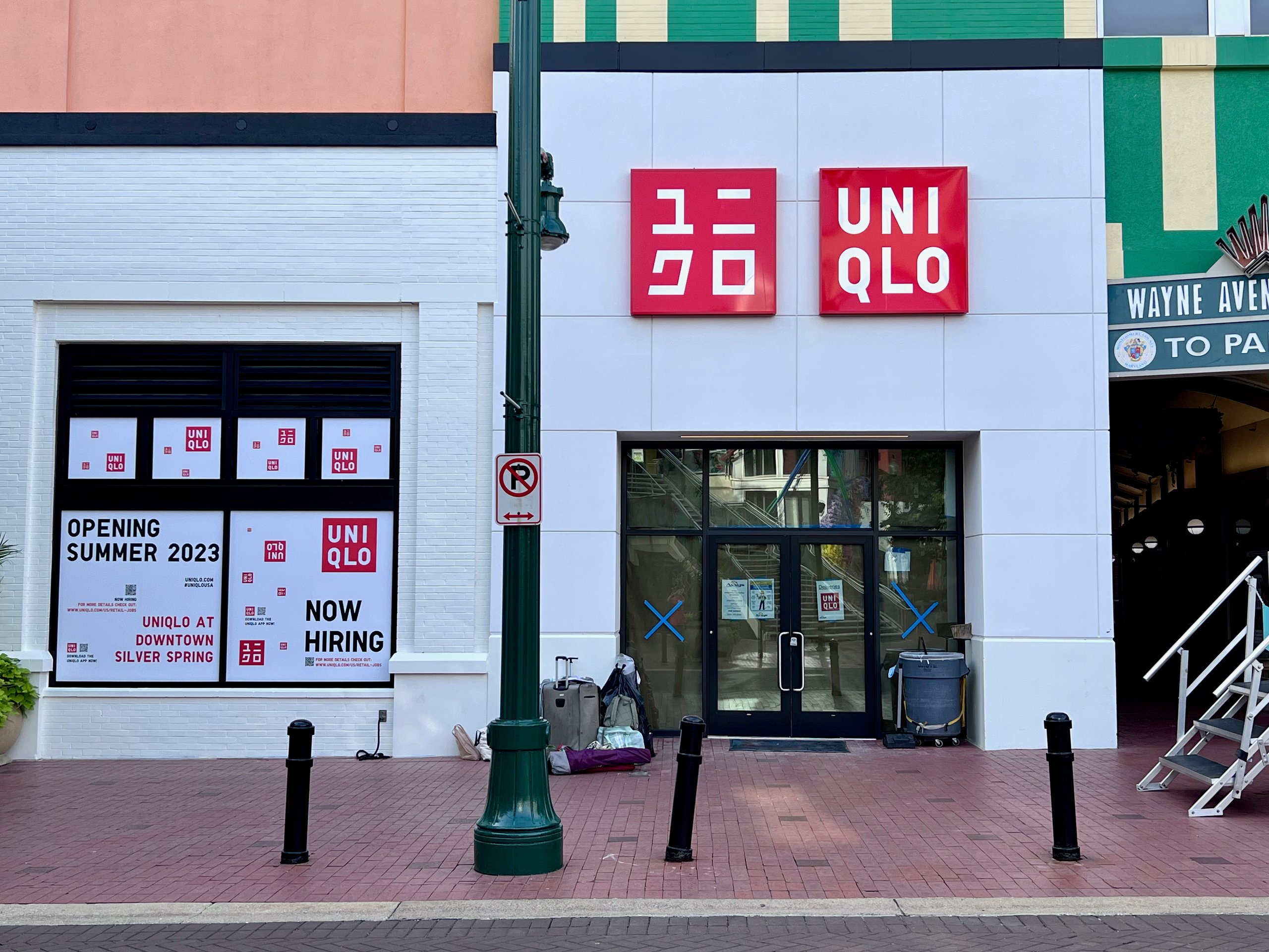 Signage Installed at Uniqlo, Gold’s Gym | Source of the Spring